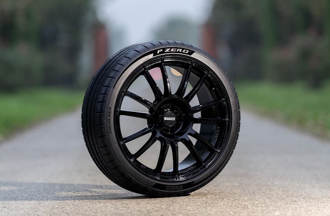 New P ZERO (PZ5) - Car tyre | Pirelli